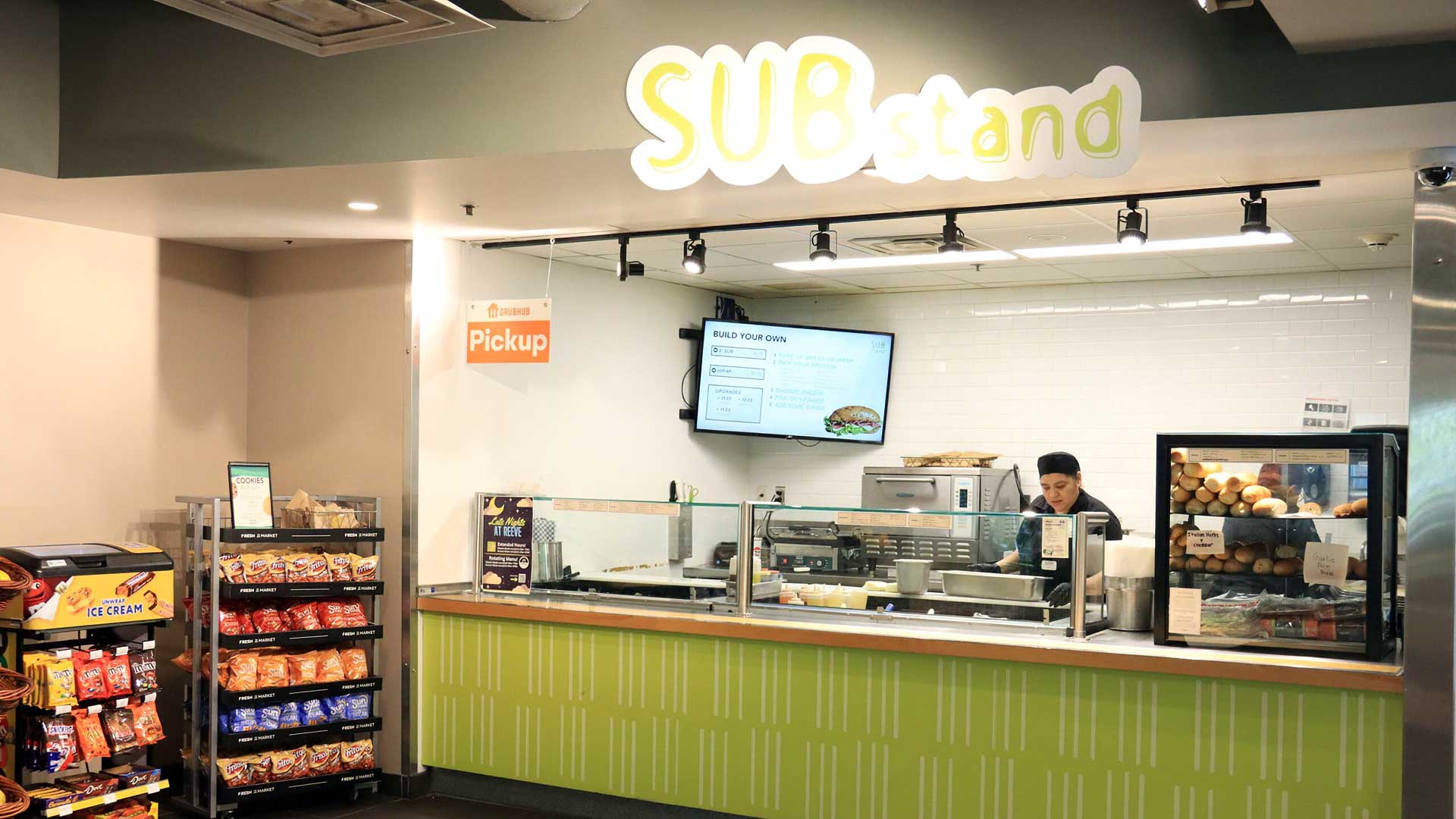 Sub Stand - University of Wisconsin Oshkosh | Elior Collegiate Dining